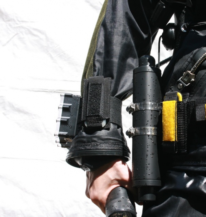 Red Trilobite Line Cutter Harness Pouch , Piranha Dive Shop